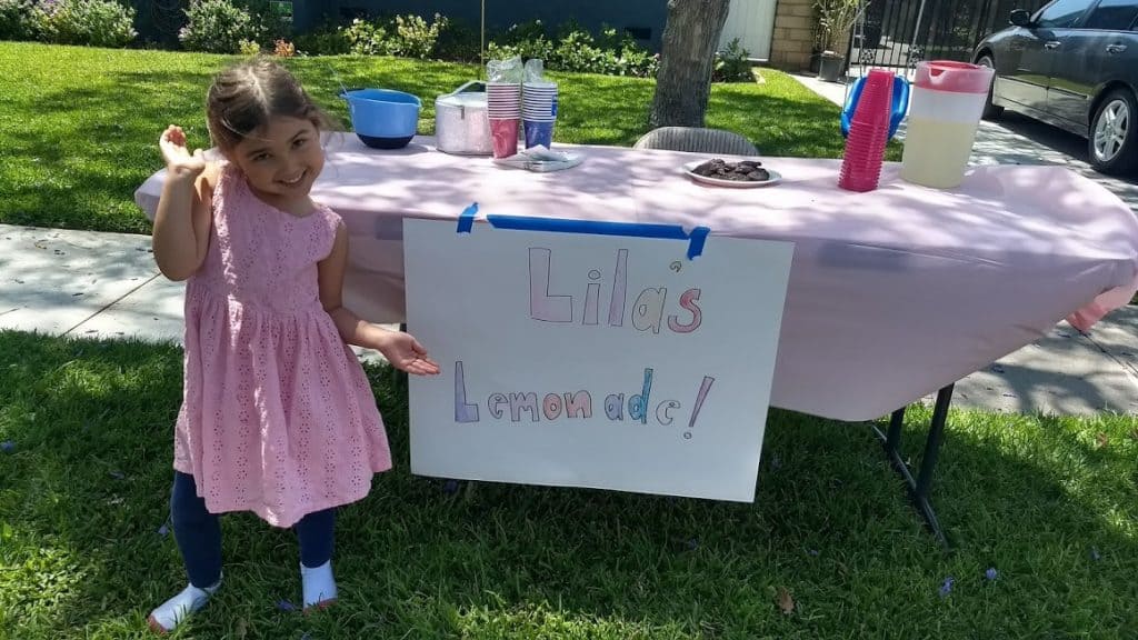 How to Set Up a Lemonade Stand (FREE Lemonade Stand Checklist!)